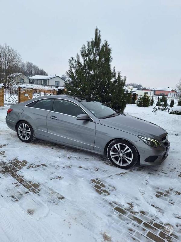 Brown Mercedes-Benz E 220 2013 in Raseiniai, with an engine capacity of 2.14 L and mileage of 173 thousand km for 6600 €, photo 1 on AUTOMOTO.COM.LV