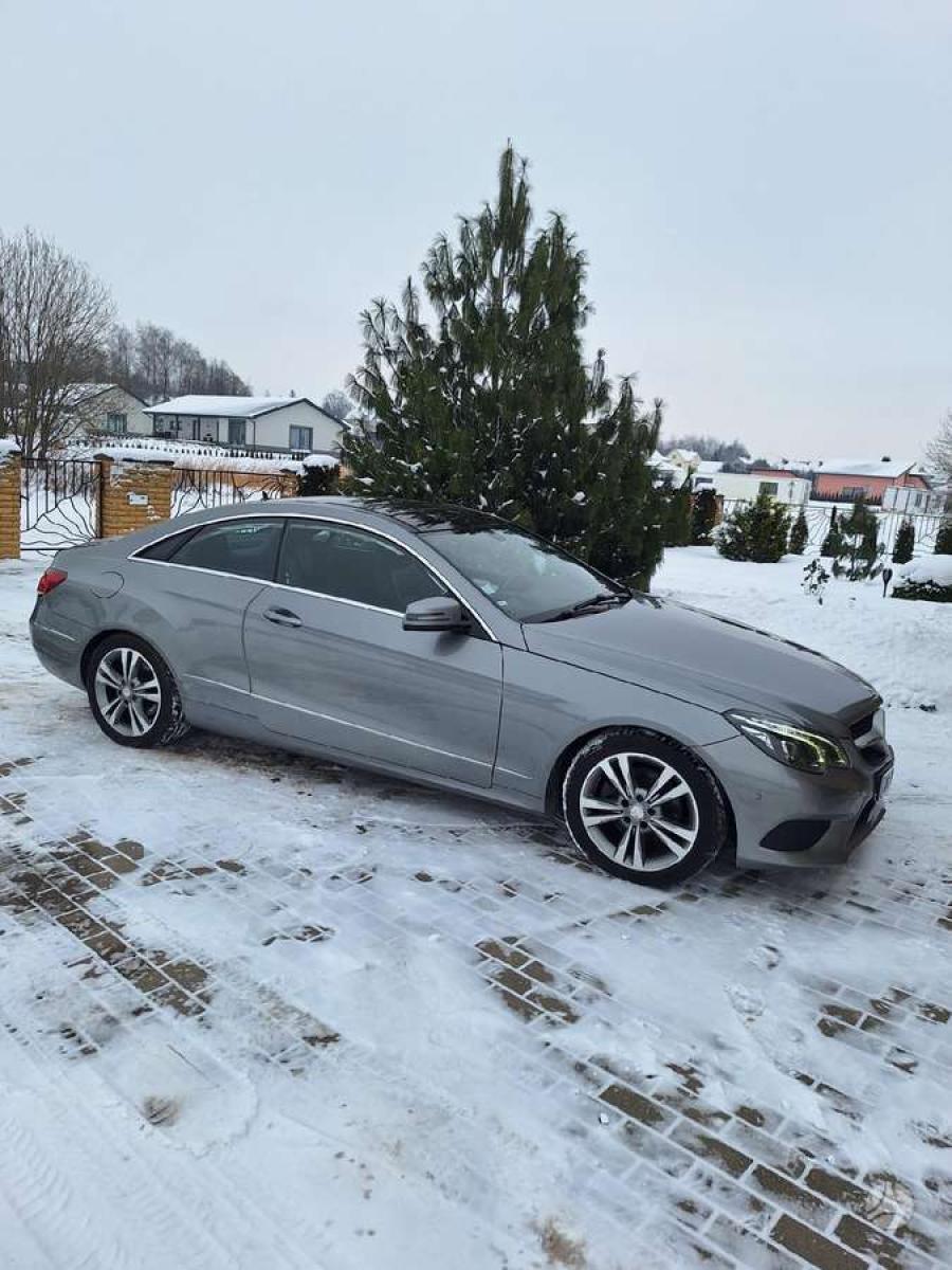 Brown Mercedes-Benz E 220 2013 in Raseiniai, with an engine capacity of 2.14 L and mileage of 173 thousand km for 6600 €, photo 1 on AUTOMOTO.COM.LV