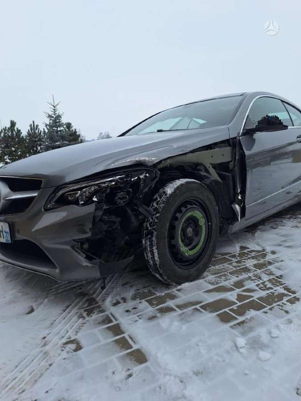 Brown Mercedes-Benz E 220 2013 in Raseiniai, with an engine capacity of 2.14 L and mileage of 173 thousand km for 6600 €, photo 4 on AUTOMOTO.COM.LV