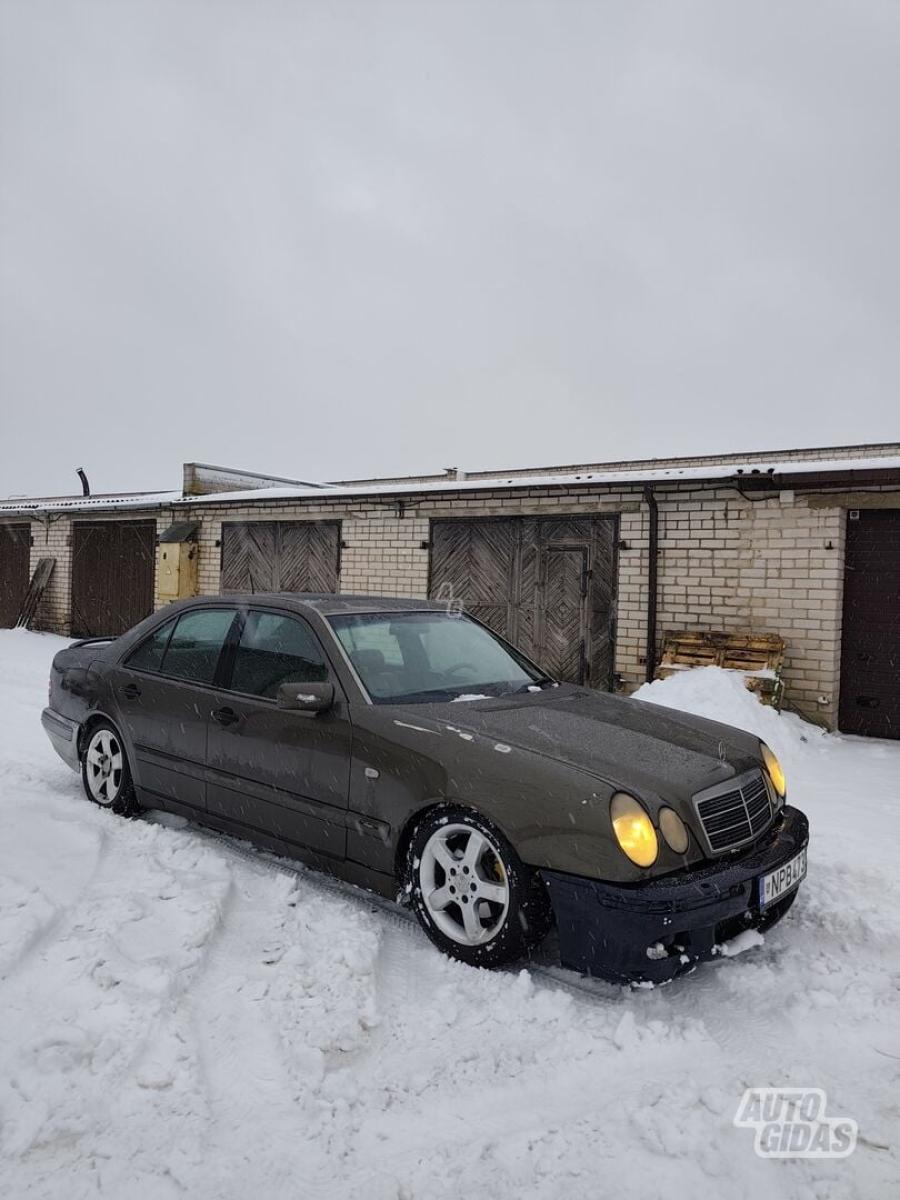 Brūns Mercedes-Benz E 220 1996 Molėtai, ar dzinēja tilpumu 2.20 L un nobraukumu 305 tūkst. km par 1350 €, foto 3 vietnē AUTOMOTO.COM.LV