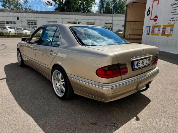 Brown Mercedes-Benz E 220 2000 in Riga, with an engine capacity of 2.20 L and mileage of 375 thousand km for 3150 €, photo 3 on AUTOMOTO.COM.LV