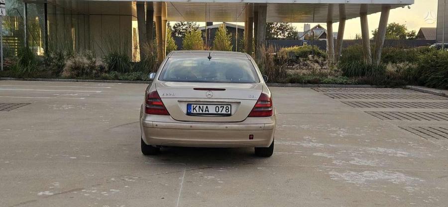 Коричневый Мерседес E 220 2003 в Вильнюс, объемом двигателя 2.15 л и пробегом 445 тыс. км за 1300 €, фото 5 на AUTOMOTO.COM.LV