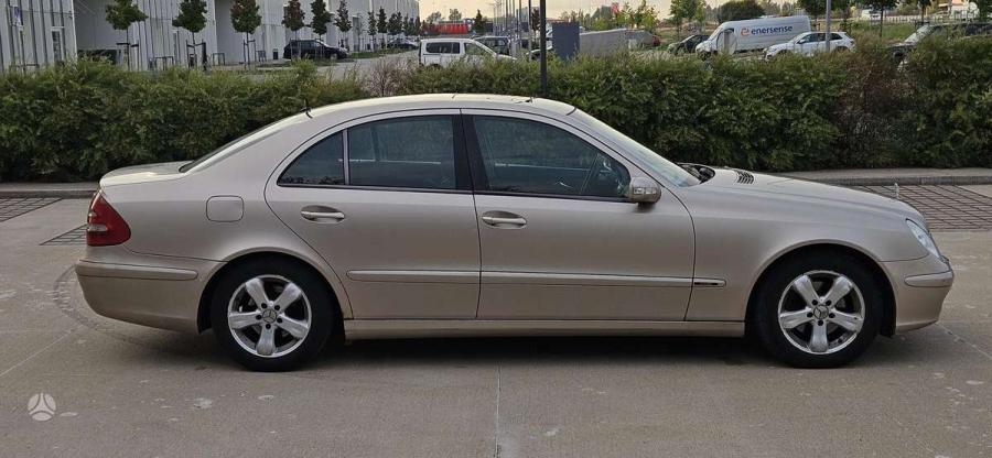 Коричневый Мерседес E 220 2003 в Вильнюс, объемом двигателя 2.15 л и пробегом 445 тыс. км за 1300 €, фото 7 на AUTOMOTO.COM.LV