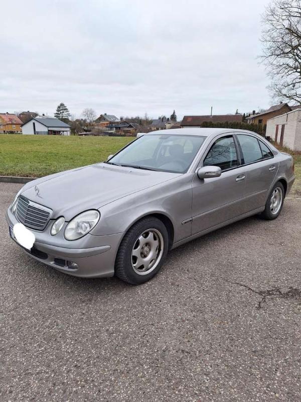 Brūns Mercedes-Benz E 220 2005 Marijampole, ar dzinēja tilpumu 2.20 L un nobraukumu 330 tūkst. km par 3599 €, foto 1 vietnē AUTOMOTO.COM.LV