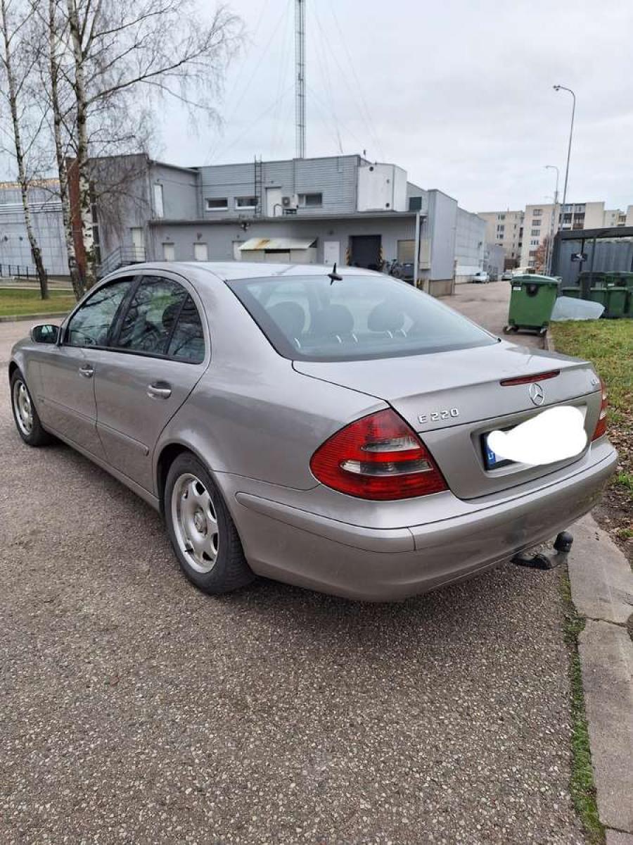 Brown Mercedes-Benz E 220 2005 in Marijampole, with an engine capacity of 2.20 L and mileage of 330 thousand km for 3599 €, photo 5 on AUTOMOTO.COM.LV