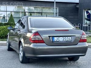 Brown Mercedes-Benz E 220 2007 in Riga, with an engine capacity of 2.20 L and mileage of 301 thousand km for 3550 €, photo 4 on AUTOMOTO.COM.LV
