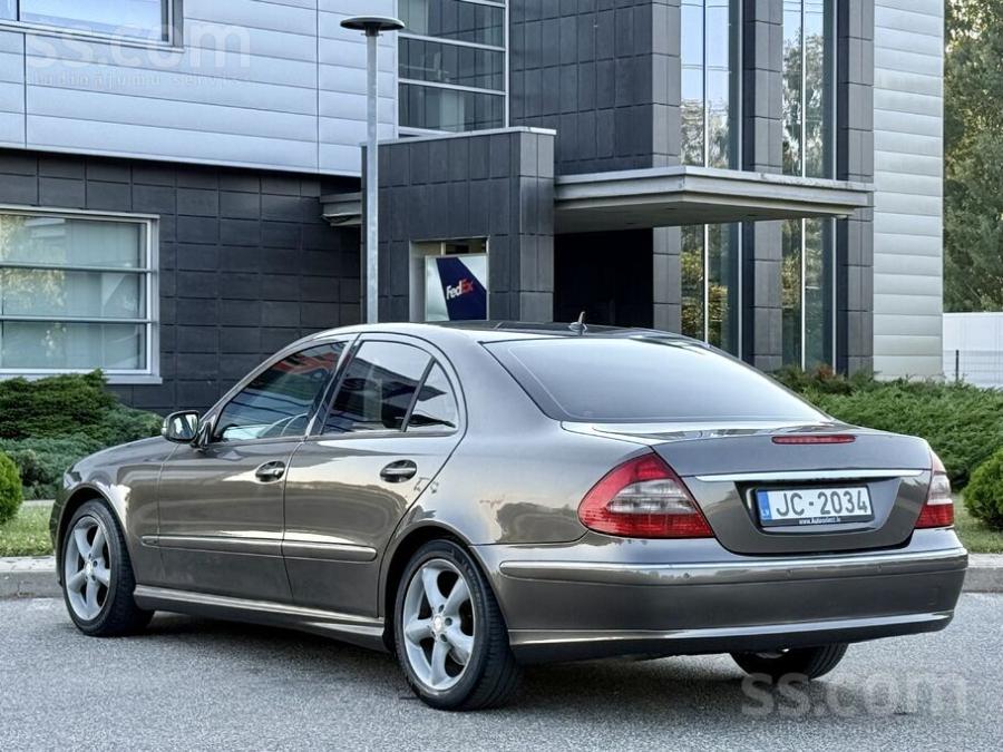 Brown Mercedes-Benz E 220 2007 in Riga, with an engine capacity of 2.20 L and mileage of 301 thousand km for 3550 €, photo 5 on AUTOMOTO.COM.LV
