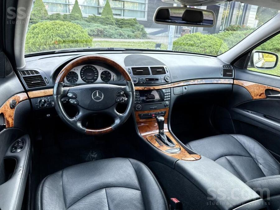 Brown Mercedes-Benz E 220 2007 in Riga, with an engine capacity of 2.20 L and mileage of 301 thousand km for 3550 €, photo 10 on AUTOMOTO.COM.LV