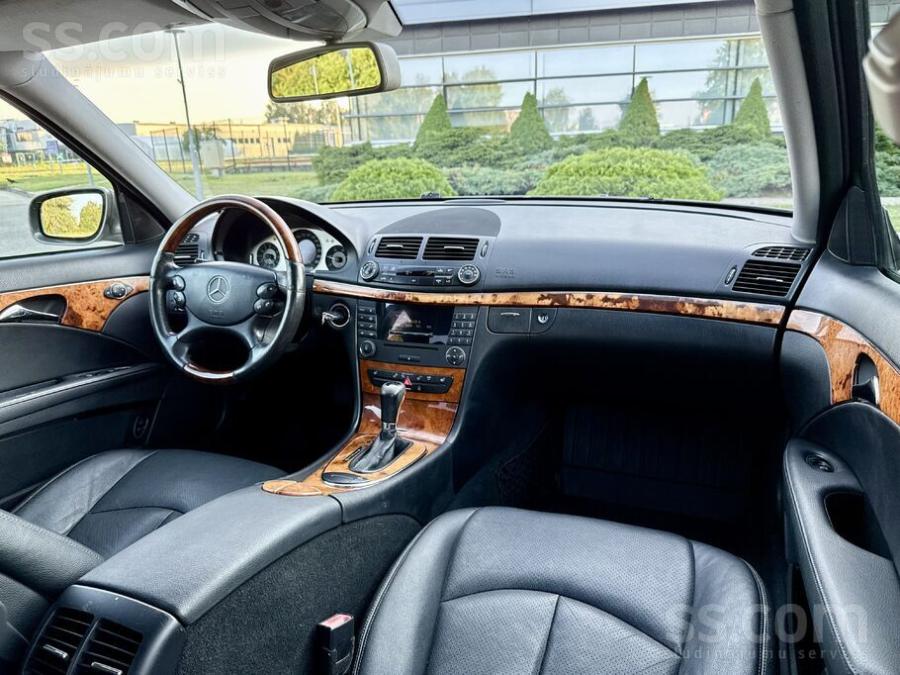 Brown Mercedes-Benz E 220 2007 in Riga, with an engine capacity of 2.20 L and mileage of 301 thousand km for 3550 €, photo 11 on AUTOMOTO.COM.LV