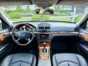 Brown Mercedes-Benz E 220 2007 in Riga, with an engine capacity of 2.20 L and mileage of 301 thousand km for 3550 €, photo 12 on AUTOMOTO.COM.LV