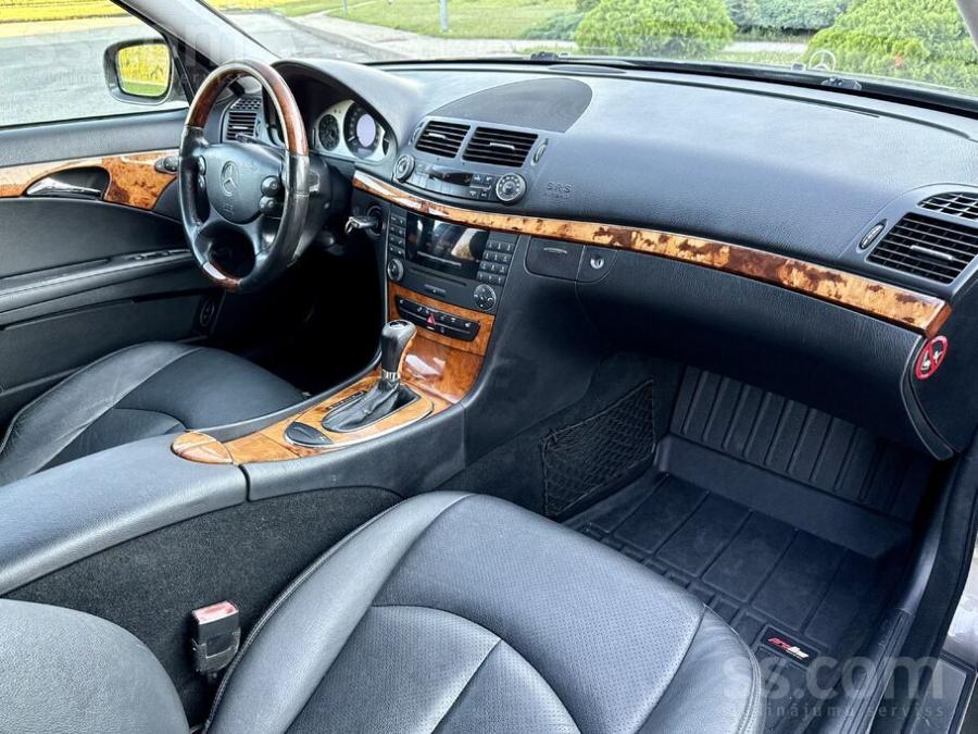 Brown Mercedes-Benz E 220 2007 in Riga, with an engine capacity of 2.20 L and mileage of 301 thousand km for 3550 €, photo 15 on AUTOMOTO.COM.LV