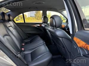 Brown Mercedes-Benz E 220 2007 in Riga, with an engine capacity of 2.20 L and mileage of 301 thousand km for 3550 €, photo 17 on AUTOMOTO.COM.LV