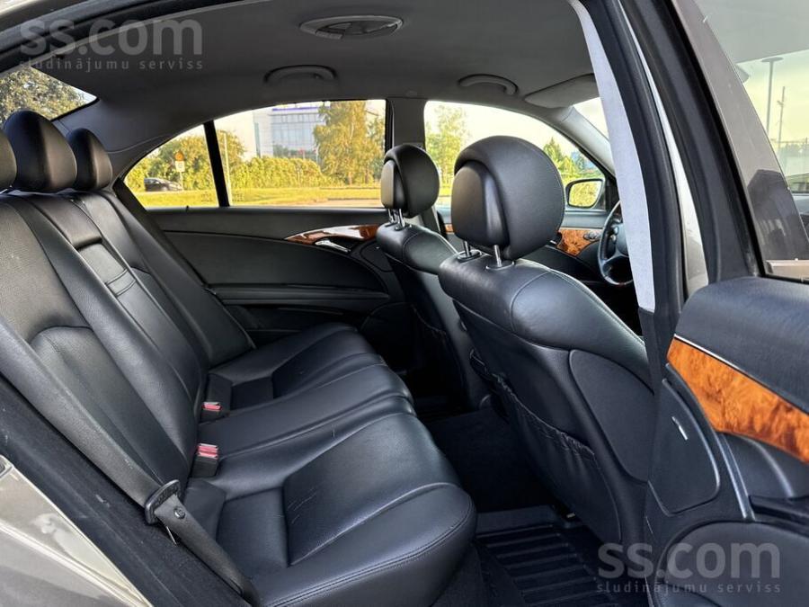 Brown Mercedes-Benz E 220 2007 in Riga, with an engine capacity of 2.20 L and mileage of 301 thousand km for 3550 €, photo 17 on AUTOMOTO.COM.LV