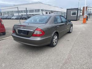 Brūns Mercedes-Benz E 220 2007 Marijampole, ar dzinēja tilpumu 2.20 L un nobraukumu 250 tūkst. km par 4400 €, foto 4 vietnē AUTOMOTO.COM.LV