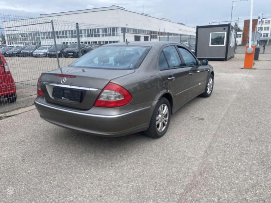 Brūns Mercedes-Benz E 220 2007 Marijampole, ar dzinēja tilpumu 2.20 L un nobraukumu 250 tūkst. km par 4400 €, foto 4 vietnē AUTOMOTO.COM.LV