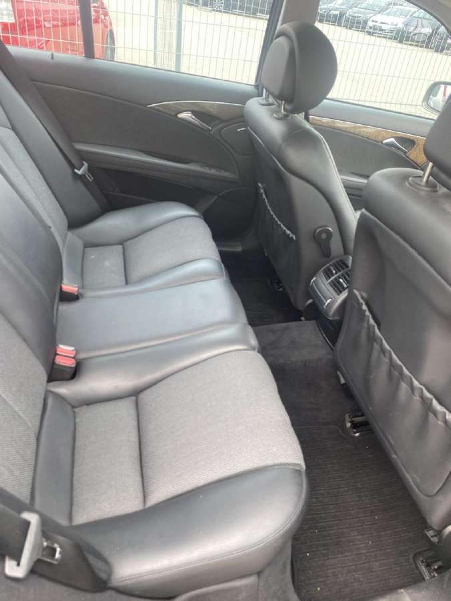 Brūns Mercedes-Benz E 220 2007 Marijampole, ar dzinēja tilpumu 2.20 L un nobraukumu 250 tūkst. km par 4400 €, foto 7 vietnē AUTOMOTO.COM.LV