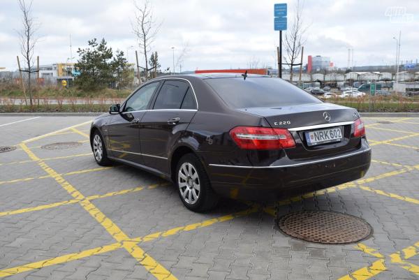 Brūns Mercedes-Benz E 220 2009 Viļņa, ar dzinēja tilpumu 2.10 L un nobraukumu 390 tūkst. km par 4450 €, foto 5 vietnē AUTOMOTO.COM.LV