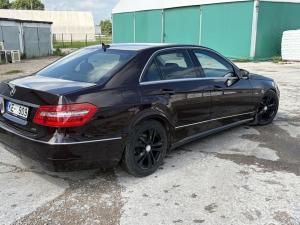 Brown Mercedes-Benz E 220 2009 in Riga, with an engine capacity of 2.20 L and mileage of 343 thousand km for 4100 €, photo 5 on AUTOMOTO.COM.LV