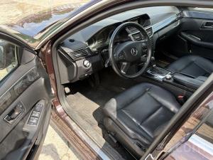 Brown Mercedes-Benz E 220 2009 in Riga, with an engine capacity of 2.20 L and mileage of 343 thousand km for 4100 €, photo 7 on AUTOMOTO.COM.LV