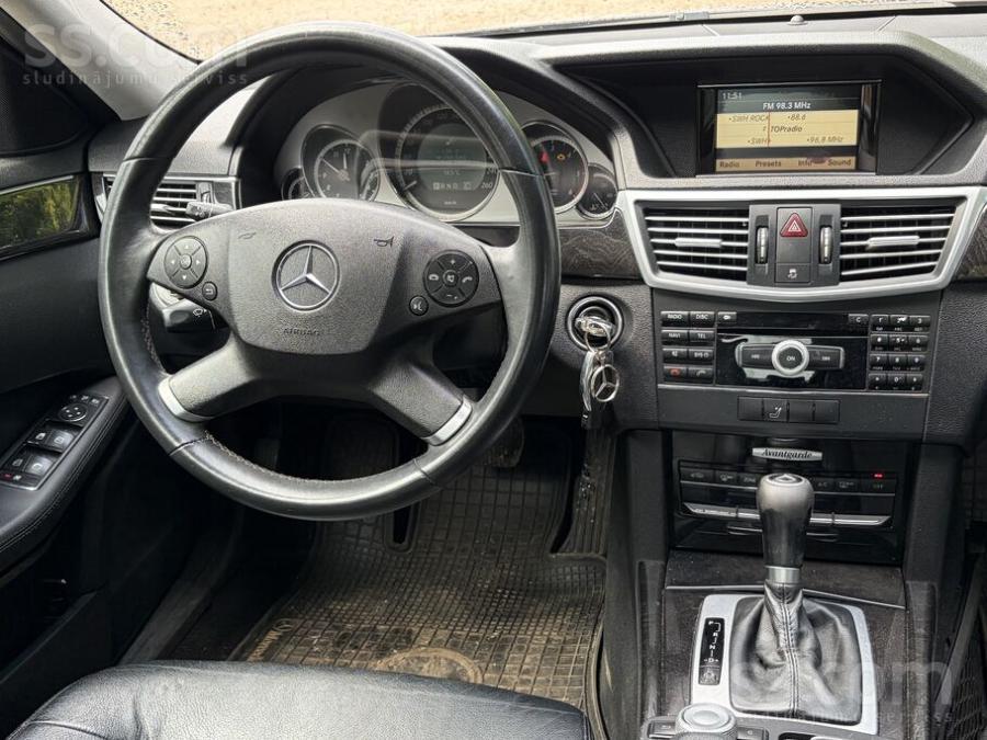 Brown Mercedes-Benz E 220 2009 in Riga, with an engine capacity of 2.20 L and mileage of 343 thousand km for 4100 €, photo 10 on AUTOMOTO.COM.LV