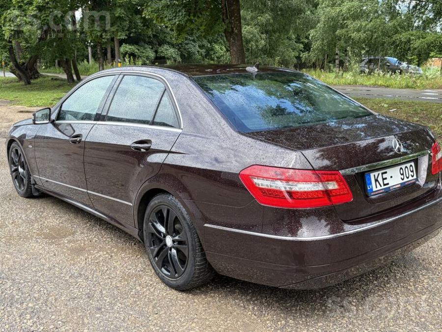 Brown Mercedes-Benz E 220 2009 in Riga, with an engine capacity of 2.20 L and mileage of 343 thousand km for 4100 €, photo 12 on AUTOMOTO.COM.LV