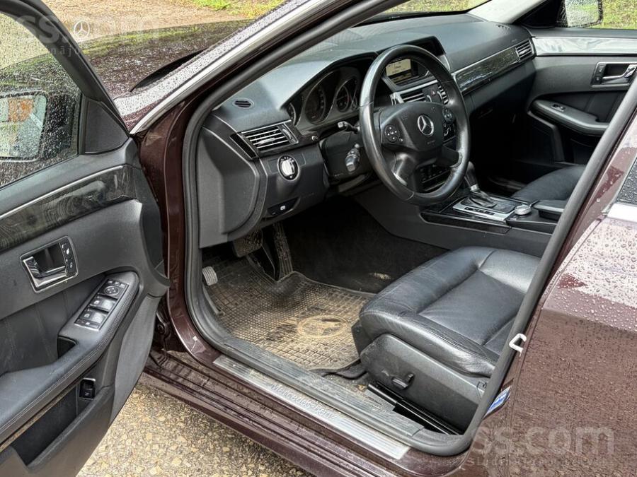 Brown Mercedes-Benz E 220 2009 in Riga, with an engine capacity of 2.20 L and mileage of 343 thousand km for 4100 €, photo 16 on AUTOMOTO.COM.LV