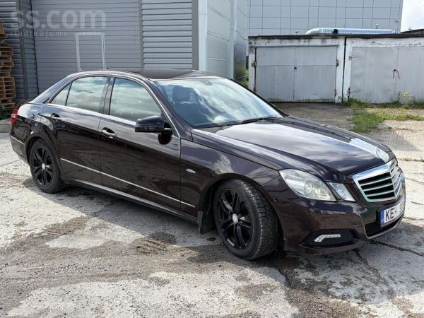Коричневый Мерседес E 220 2009 в Рига, объемом двигателя 2.20 л и пробегом 343 тыс. км за 4100 €, фото 1 на AUTOMOTO.COM.LV