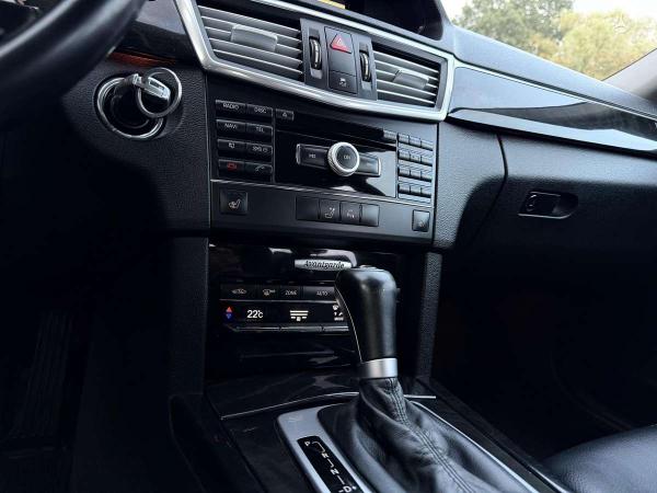 Мерседес E 220 2009 в Каунас на AUTOMOTO.COM.LV Коричневый Мерседес E 220 2009 в Каунас, объемом двигателя 2.14 л и пробегом 236 тыс. км за 6300 €, фото 7 на AUTOMOTO.COM.LV