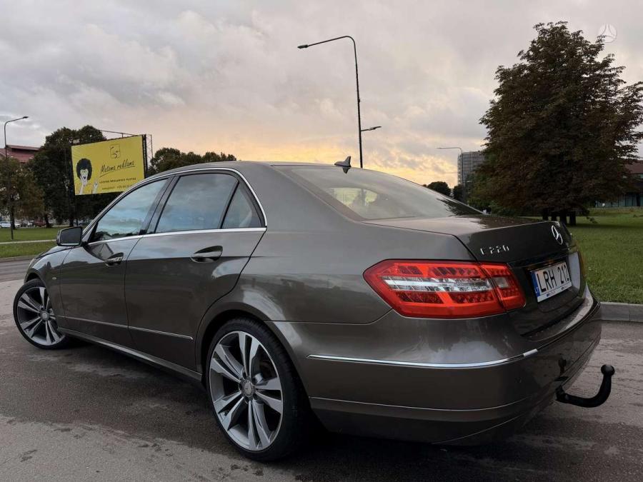 Brūns Mercedes-Benz E 220 2009 Kauņa, ar dzinēja tilpumu 2.14 L un nobraukumu 236 tūkst. km par 6300 €, foto 14 vietnē AUTOMOTO.COM.LV