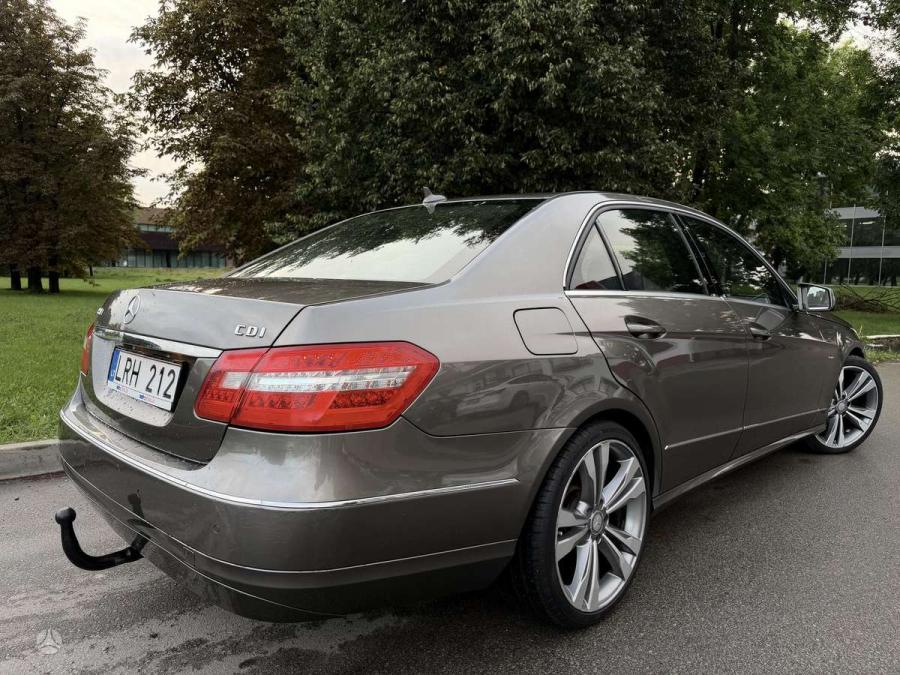 Brūns Mercedes-Benz E 220 2009 Kauņa, ar dzinēja tilpumu 2.14 L un nobraukumu 236 tūkst. km par 5950 €, foto 5 vietnē AUTOMOTO.COM.LV