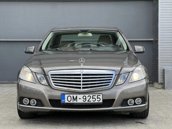 Brown Mercedes-Benz E 220 2010 in Jekabpils, with an engine capacity of 2.10 L and mileage of 240 thousand km for 6990 €, photo 5 on AUTOMOTO.COM.LV