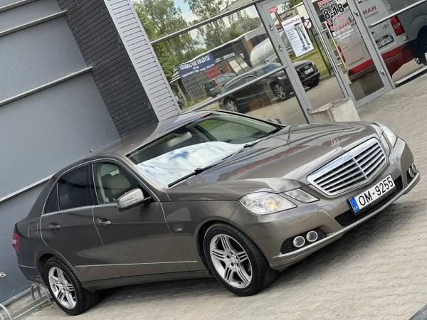 Brown Mercedes-Benz E 220 2010 in Jekabpils, with an engine capacity of 2.10 L and mileage of 240 thousand km for 6990 €, photo 6 on AUTOMOTO.COM.LV