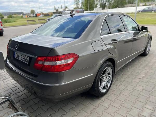 Brown Mercedes-Benz E 220 2010 in Jekabpils, with an engine capacity of 2.10 L and mileage of 240 thousand km for 6990 €, photo 7 on AUTOMOTO.COM.LV