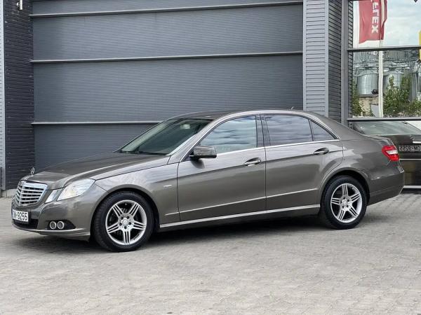 Brown Mercedes-Benz E 220 2010 in Jekabpils, with an engine capacity of 2.10 L and mileage of 240 thousand km for 6990 €, photo 8 on AUTOMOTO.COM.LV