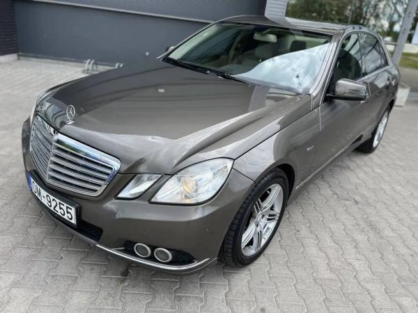 Brown Mercedes-Benz E 220 2010 in Jekabpils, with an engine capacity of 2.10 L and mileage of 240 thousand km for 6990 €, photo 9 on AUTOMOTO.COM.LV