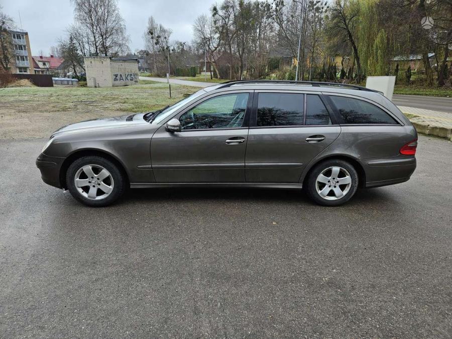 Brown Mercedes-Benz E 220 2006 in Prienai, with an engine capacity of 2.20 L and mileage of 346 thousand km for 1750 €, photo 3 on AUTOMOTO.COM.LV