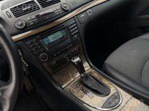 Brūns Mercedes-Benz E 220 2007 Ogre, ar dzinēja tilpumu 2.10 L un nobraukumu 319 tūkst. km par 4250 €, foto 18 vietnē AUTOMOTO.COM.LV