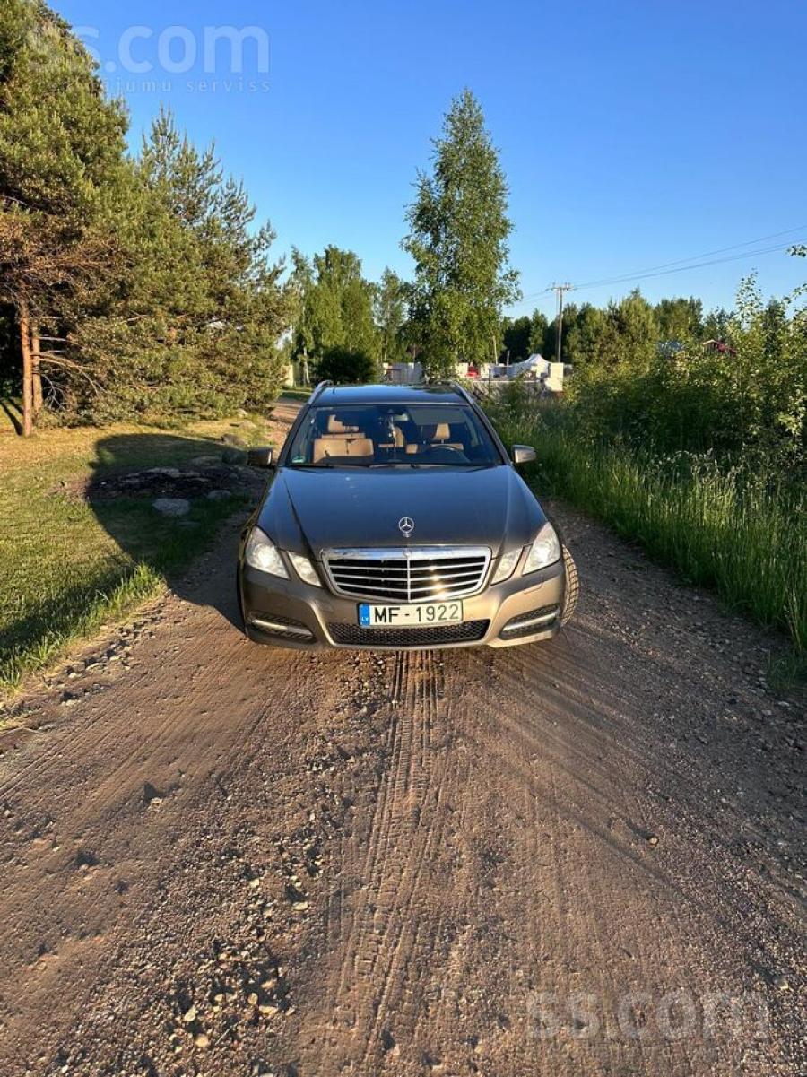 Brown Mercedes-Benz E 220 2010 in Jurmala, with an engine capacity of 2.20 L and mileage of 421 thousand km for 6100 €, photo 3 on AUTOMOTO.COM.LV