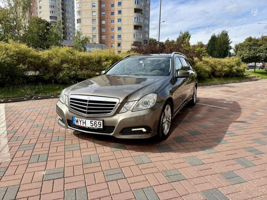 Brown Mercedes-Benz E 220 2010 in Vilnius, with an engine capacity of 2.14 L and mileage of 345 thousand km for 4999 €, photo 1 on AUTOMOTO.COM.LV