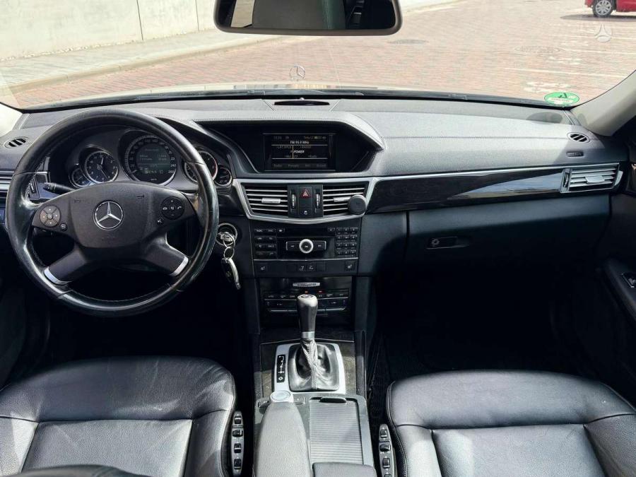 Brown Mercedes-Benz E 220 2010 in Vilnius, with an engine capacity of 2.14 L and mileage of 345 thousand km for 4999 €, photo 10 on AUTOMOTO.COM.LV