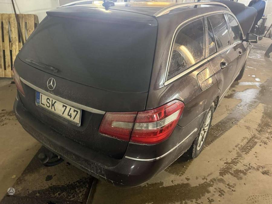 Brūns Mercedes-Benz E 220 2011 Viļņa, ar dzinēja tilpumu 2.14 L un nobraukumu 313 tūkst. km par 3000 €, foto 8 vietnē AUTOMOTO.COM.LV