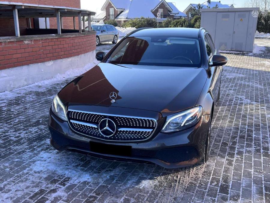 Brown Mercedes-Benz E 220 2017 in Klaipeda, with an engine capacity of 1.95 L and mileage of 356 thousand km for 8999 €, photo 2 on AUTOMOTO.COM.LV