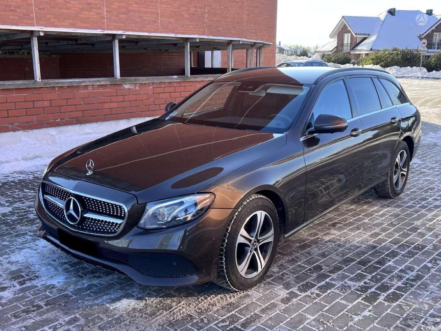 Brown Mercedes-Benz E 220 2017 in Klaipeda, with an engine capacity of 1.95 L and mileage of 356 thousand km for 8999 €, photo 6 on AUTOMOTO.COM.LV