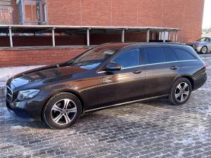 Brown Mercedes-Benz E 220 2017 in Klaipeda, with an engine capacity of 1.95 L and mileage of 356 thousand km for 8999 €, photo 7 on AUTOMOTO.COM.LV
