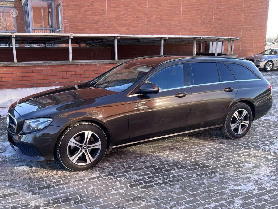 Brown Mercedes-Benz E 220 2017 in Klaipeda, with an engine capacity of 1.95 L and mileage of 356 thousand km for 8999 €, photo 7 on AUTOMOTO.COM.LV