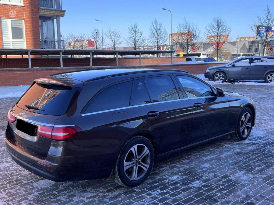 Brown Mercedes-Benz E 220 2017 in Klaipeda, with an engine capacity of 1.95 L and mileage of 356 thousand km for 8999 €, photo 12 on AUTOMOTO.COM.LV