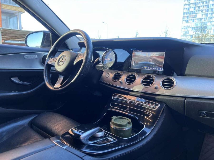 Brown Mercedes-Benz E 220 2017 in Klaipeda, with an engine capacity of 1.95 L and mileage of 356 thousand km for 8999 €, photo 14 on AUTOMOTO.COM.LV