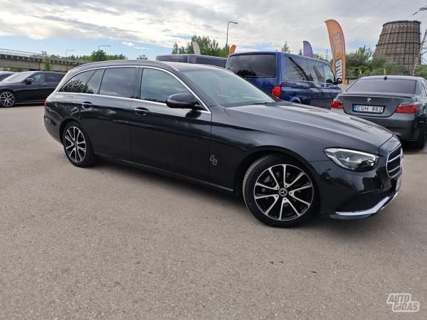 Коричневый Мерседес E 220 2022 в Каунас, объемом двигателя 2.00 л и пробегом 33 тыс. км за 29999 €, фото 1 на AUTOMOTO.COM.LV