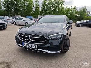 Brown Mercedes-Benz E 220 2022 in Kaunas, with an engine capacity of 2.00 L and mileage of 33 thousand km for 29999 €, photo 4 on AUTOMOTO.COM.LV