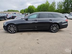 Brown Mercedes-Benz E 220 2022 in Kaunas, with an engine capacity of 2.00 L and mileage of 33 thousand km for 29999 €, photo 5 on AUTOMOTO.COM.LV